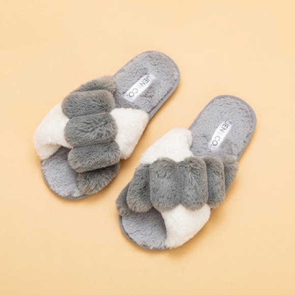 Jen & Co. | Shoes | Gray And Cream Fuzzy Slippers | Poshmark